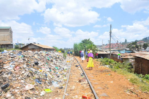 Visitando las favelas de Kibera en Kenya - Against the Compass