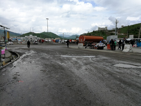 Iran-Iraq border crossing - Against the Compass