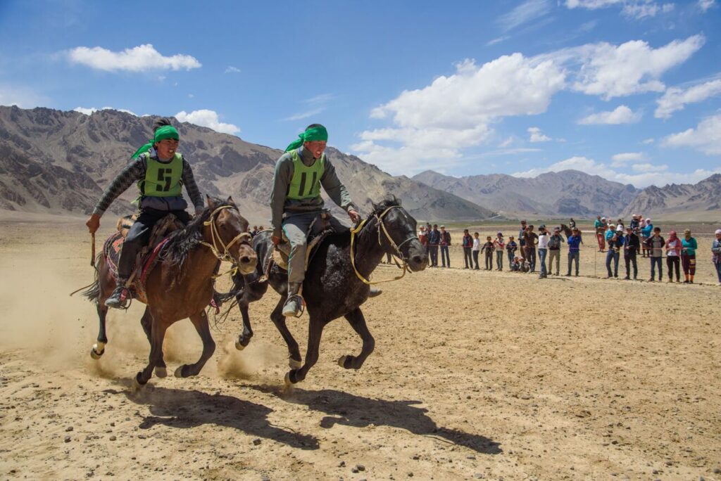 80 Photos that will make you want to travel the Silk Road - Against the ...