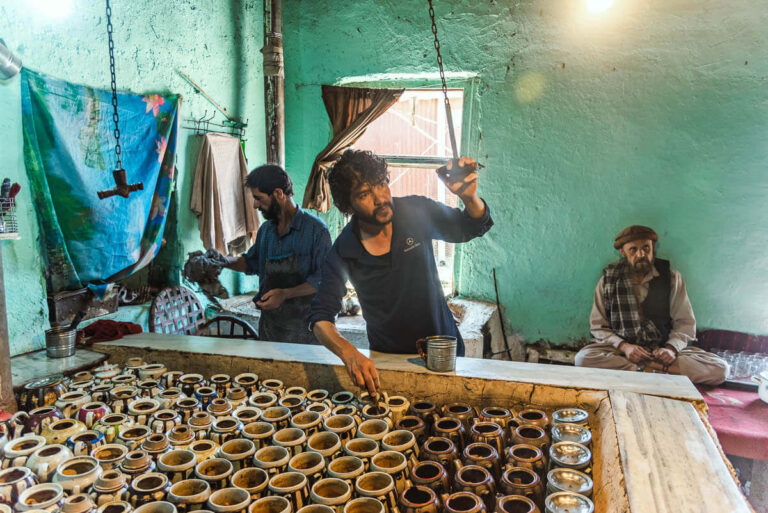 Cómo viajar a Afganistán durante el dominio talibán - Against the Compass